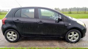 Melns Toyota Yaris 2006 Liepāja, ar dzinēja tilpumu 1.40 L un nobraukumu 260 tūkst. km par 1590 €, foto 3 vietnē AUTOMOTO.COM.LV