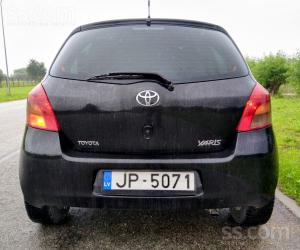 Melns Toyota Yaris 2006 Liepāja, ar dzinēja tilpumu 1.40 L un nobraukumu 260 tūkst. km par 1590 €, foto 5 vietnē AUTOMOTO.COM.LV