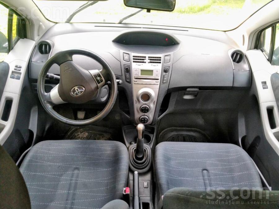 Melns Toyota Yaris 2006 Liepāja, ar dzinēja tilpumu 1.40 L un nobraukumu 260 tūkst. km par 1590 €, foto 7 vietnē AUTOMOTO.COM.LV