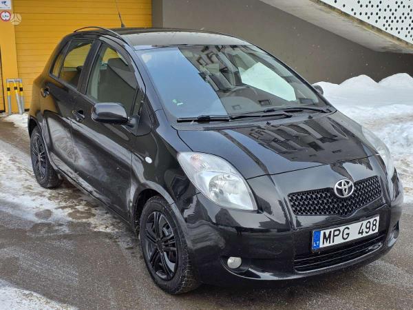 Melns Toyota Yaris 2006 Viļņa, ar dzinēja tilpumu 1.36 L un nobraukumu 230 tūkst. km par 2800 €, foto 2 vietnē AUTOMOTO.COM.LV