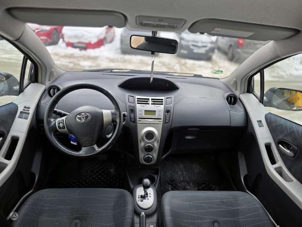 Melns Toyota Yaris 2006 Viļņa, ar dzinēja tilpumu 1.36 L un nobraukumu 230 tūkst. km par 2800 €, foto 9 vietnē AUTOMOTO.COM.LV