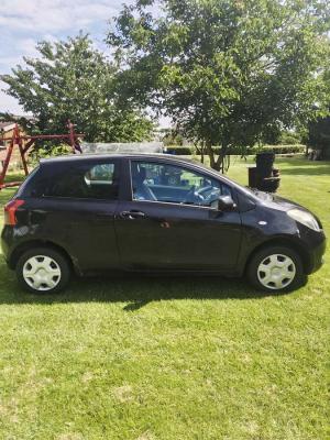 Melns Toyota Yaris 2006 Radviliškis, ar dzinēja tilpumu 1.00 L un nobraukumu 153 tūkst. km par 900 €, foto  vietnē AUTOMOTO.COM.LV