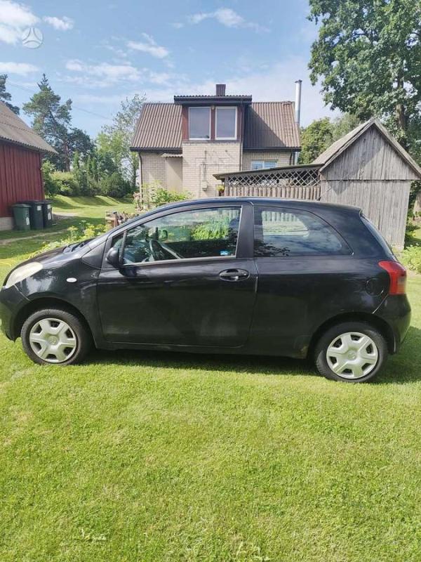 Melns Toyota Yaris 2006 Radviliškis, ar dzinēja tilpumu 1.00 L un nobraukumu 153 tūkst. km par 900 €, foto 2 vietnē AUTOMOTO.COM.LV