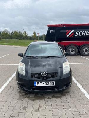 Black Toyota Yaris 2006 in Riga, with an engine capacity of 1.30 L and mileage of 224 thousand km for 1600 €, photo 1 on AUTOMOTO.COM.LV