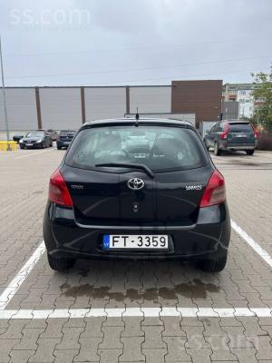 Black Toyota Yaris 2006 in Riga, with an engine capacity of 1.30 L and mileage of 224 thousand km for 1600 €, photo 3 on AUTOMOTO.COM.LV