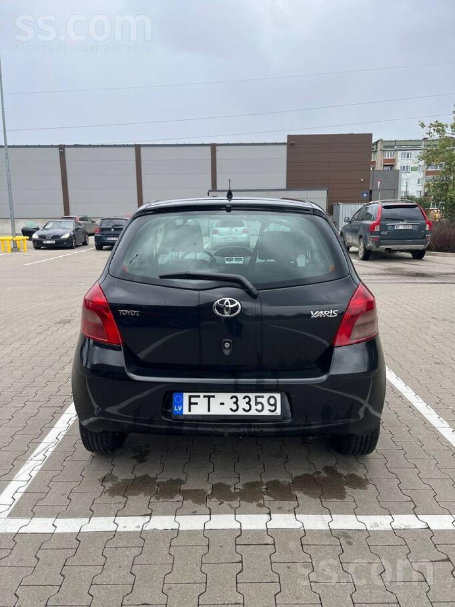 Black Toyota Yaris 2006 in Riga, with an engine capacity of 1.30 L and mileage of 224 thousand km for 1600 €, photo 3 on AUTOMOTO.COM.LV