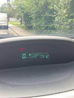 Black Toyota Yaris 2006 in Riga, with an engine capacity of 1.30 L and mileage of 224 thousand km for 1600 €, photo 6 on AUTOMOTO.COM.LV