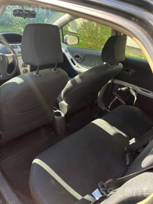 Black Toyota Yaris 2006 in Riga, with an engine capacity of 1.30 L and mileage of 224 thousand km for 1600 €, photo 9 on AUTOMOTO.COM.LV