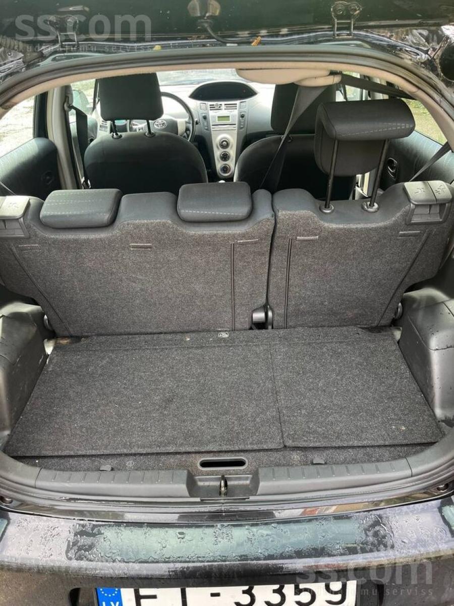 Black Toyota Yaris 2006 in Riga, with an engine capacity of 1.30 L and mileage of 224 thousand km for 1600 €, photo 11 on AUTOMOTO.COM.LV