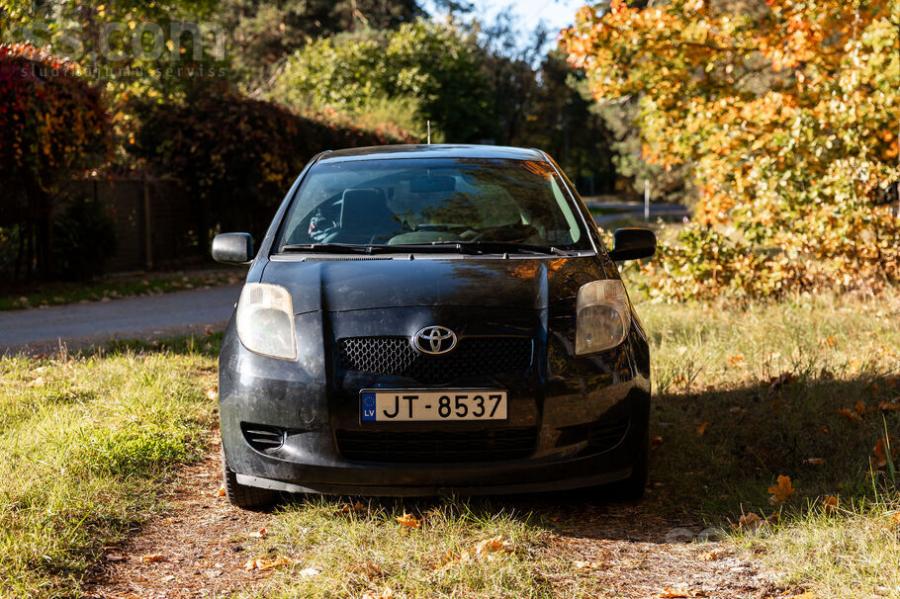 Melns Toyota Yaris 2006 Rīga, ar dzinēja tilpumu 1.40 L un nobraukumu 285 tūkst. km par 1500 €, foto 5 vietnē AUTOMOTO.COM.LV