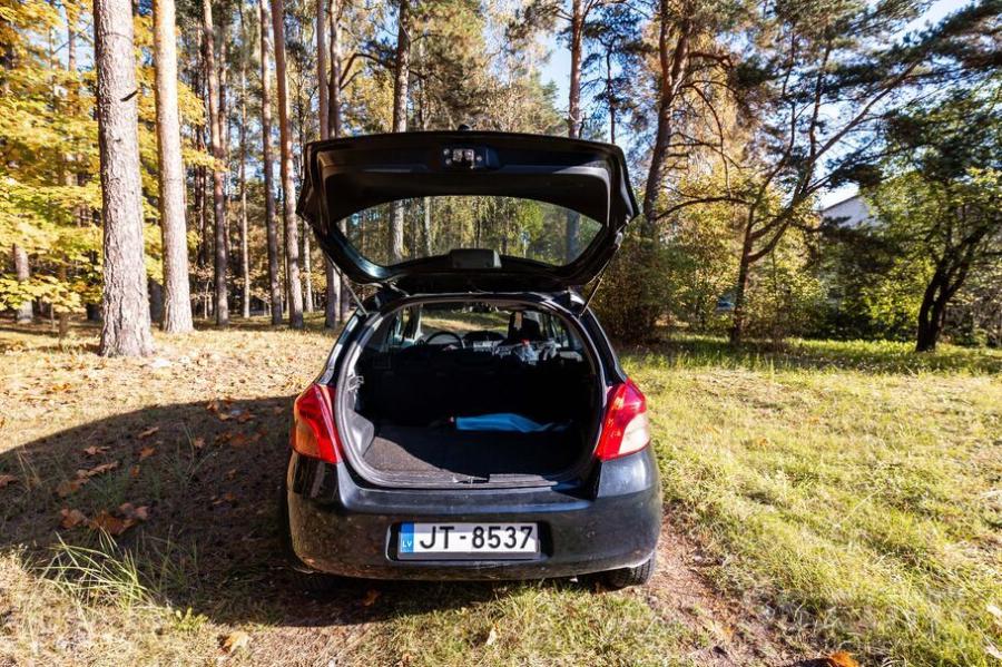 Melns Toyota Yaris 2006 Rīga, ar dzinēja tilpumu 1.40 L un nobraukumu 285 tūkst. km par 1500 €, foto 8 vietnē AUTOMOTO.COM.LV