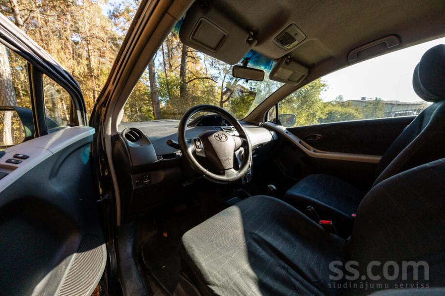 Melns Toyota Yaris 2006 Rīga, ar dzinēja tilpumu 1.40 L un nobraukumu 285 tūkst. km par 1500 €, foto 13 vietnē AUTOMOTO.COM.LV
