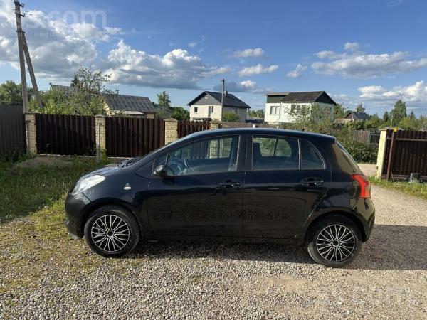 Black Toyota Yaris 2007 in Rezekne, with an engine capacity of 1.30 L and mileage of 238 thousand km for 2899 €, photo 2 on AUTOMOTO.COM.LV