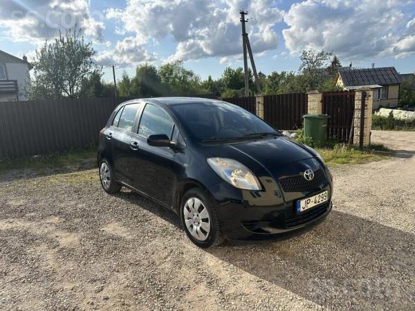 Black Toyota Yaris 2007 in Rezekne, with an engine capacity of 1.30 L and mileage of 238 thousand km for 2899 €, photo 4 on AUTOMOTO.COM.LV