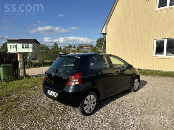 Black Toyota Yaris 2007 in Rezekne, with an engine capacity of 1.30 L and mileage of 238 thousand km for 2899 €, photo 6 on AUTOMOTO.COM.LV