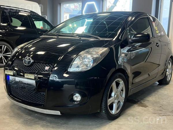 Black Toyota Yaris 2007 in Riga, with an engine capacity of 1.80 L and mileage of 313 thousand km for 2899 €, photo 2 on AUTOMOTO.COM.LV