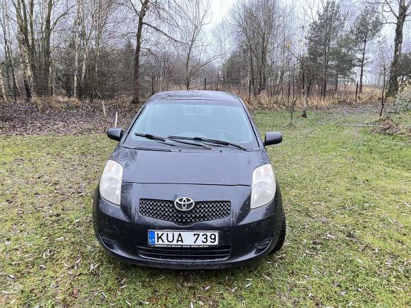 Black Toyota Yaris 2007 in Vilnius, with an engine capacity of 1.36 L and mileage of 200 thousand km for 1650 €, photo 5 on AUTOMOTO.COM.LV