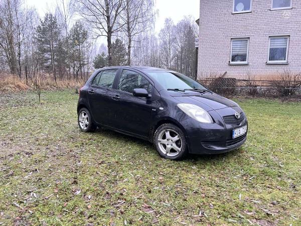 Black Toyota Yaris 2007 in Vilnius, with an engine capacity of 1.36 L and mileage of 200 thousand km for 1650 €, photo 6 on AUTOMOTO.COM.LV