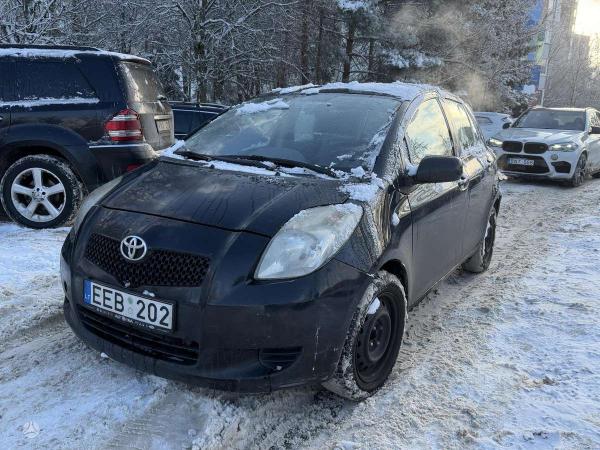 Black Toyota Yaris 2007 in Vilnius, with an engine capacity of 1.40 L and mileage of 269 thousand km for 700 €, photo 1 on AUTOMOTO.COM.LV