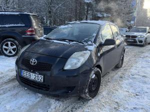 Melns Toyota Yaris 2007 Viļņa, ar dzinēja tilpumu 1.40 L un nobraukumu 269 tūkst. km par 700 €, foto  vietnē AUTOMOTO.COM.LV