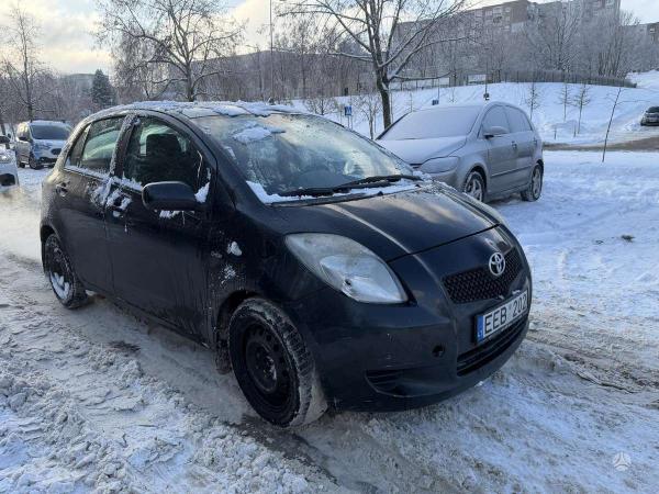 Black Toyota Yaris 2007 in Vilnius, with an engine capacity of 1.40 L and mileage of 269 thousand km for 700 €, photo 2 on AUTOMOTO.COM.LV