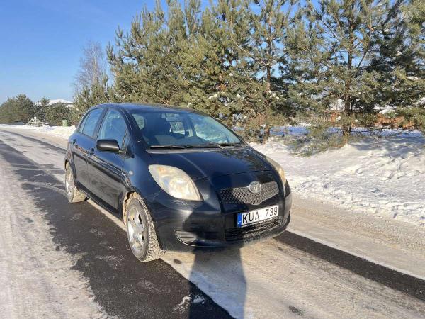 Melns Toyota Yaris 2007 Viļņa, ar dzinēja tilpumu 1.36 L un nobraukumu 330 tūkst. km par 1650 €, foto 9 vietnē AUTOMOTO.COM.LV
