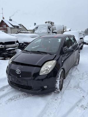 Melns Toyota Yaris 2007 Kauņa, ar dzinēja tilpumu 1.40 L un nobraukumu 250 tūkst. km par 650 €, foto  vietnē AUTOMOTO.COM.LV