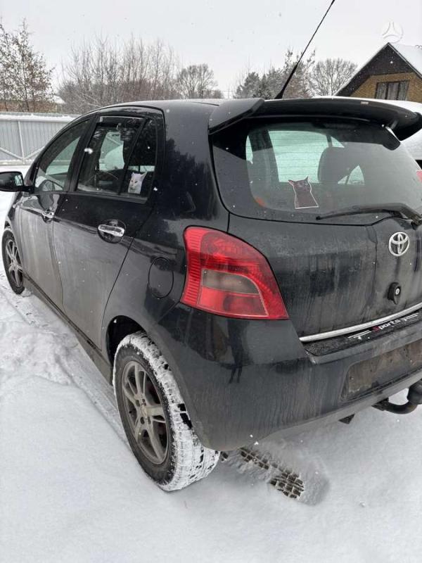 Black Toyota Yaris 2007 in Kaunas, with an engine capacity of 1.40 L and mileage of 250 thousand km for 650 €, photo 5 on AUTOMOTO.COM.LV