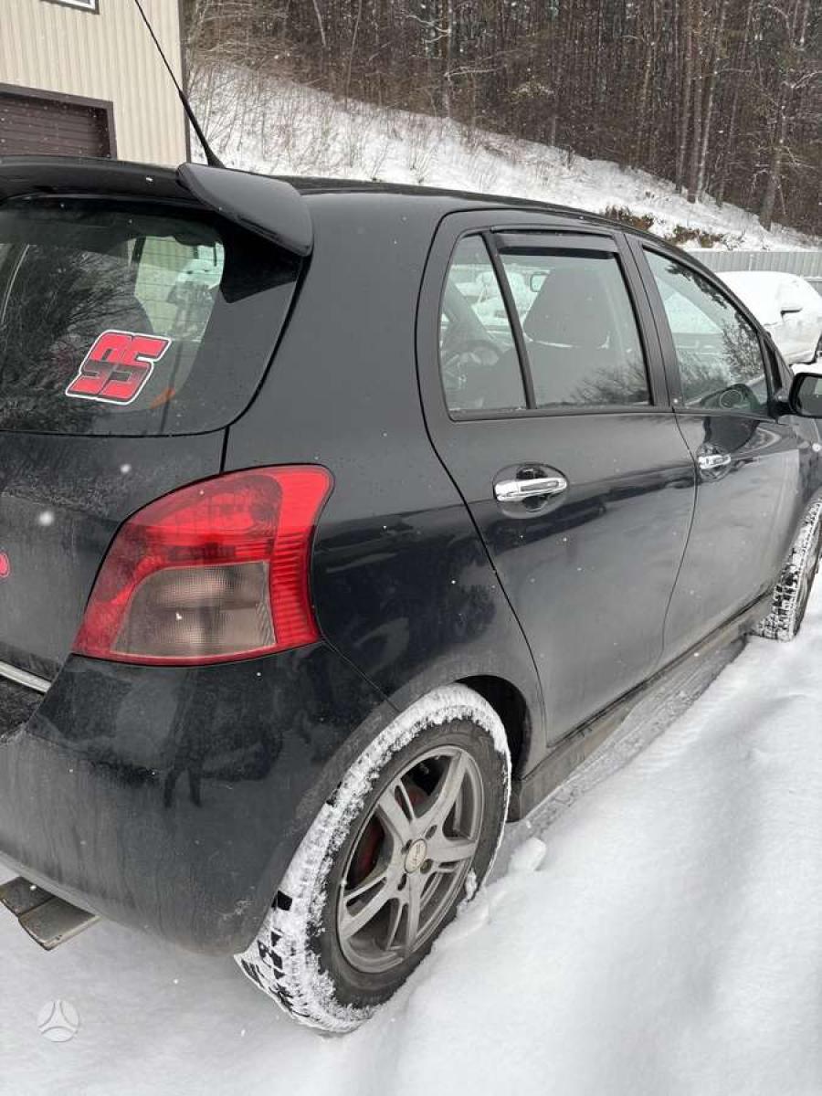 Черный Тойота Ярис 2007 в Каунас, объемом двигателя 1.40 л и пробегом 250 тыс. км за 650 €, фото 8 на AUTOMOTO.COM.LV