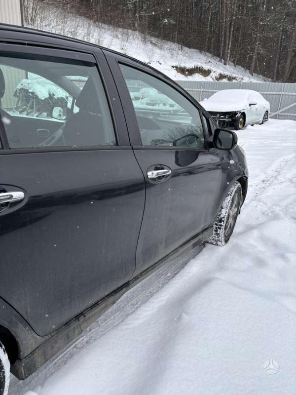 Black Toyota Yaris 2007 in Kaunas, with an engine capacity of 1.40 L and mileage of 250 thousand km for 650 €, photo 9 on AUTOMOTO.COM.LV