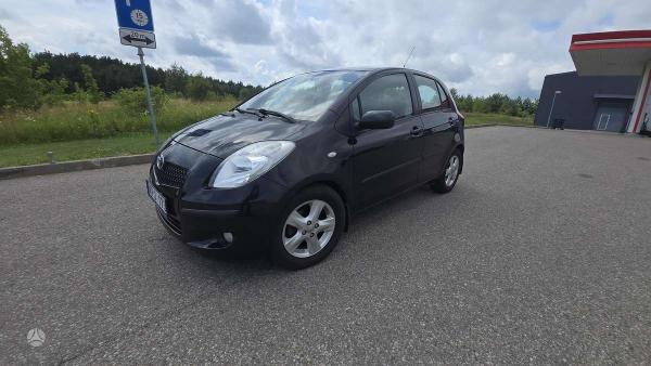 Black Toyota Yaris 2007 in Vilnius, with an engine capacity of 1.30 L and mileage of 152 thousand km for 3000 €, photo 1 on AUTOMOTO.COM.LV