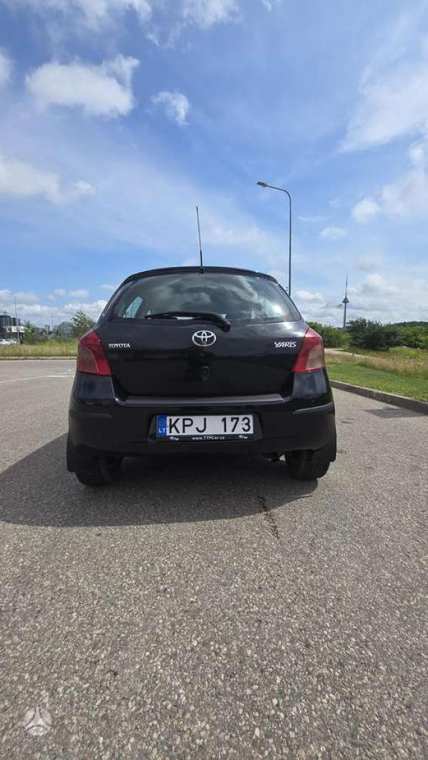 Black Toyota Yaris 2007 in Vilnius, with an engine capacity of 1.30 L and mileage of 152 thousand km for 3000 €, photo 6 on AUTOMOTO.COM.LV