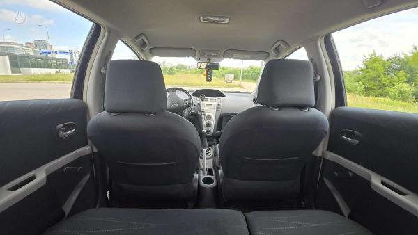 Black Toyota Yaris 2007 in Vilnius, with an engine capacity of 1.30 L and mileage of 152 thousand km for 3000 €, photo 9 on AUTOMOTO.COM.LV