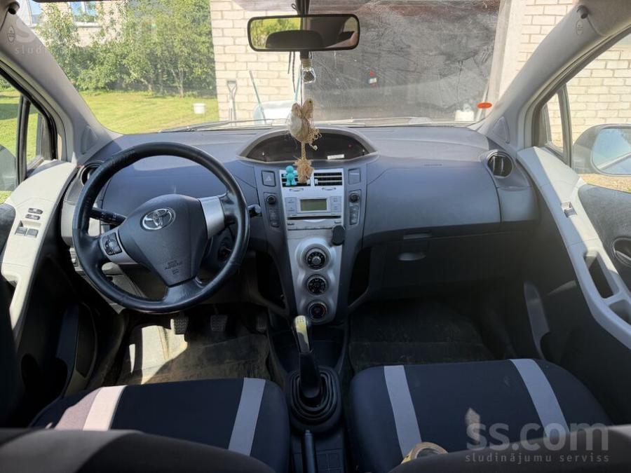 Черный Тойота Ярис 2007 в Добеле, объемом двигателя 1.40 л и пробегом 307 тыс. км за 990 €, фото 1 на AUTOMOTO.COM.LV