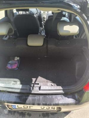 Black Toyota Yaris 2007 in Visaginas, with an engine capacity of 1.36 L and mileage of 300 thousand km for 1100 €, photo 6 on AUTOMOTO.COM.LV