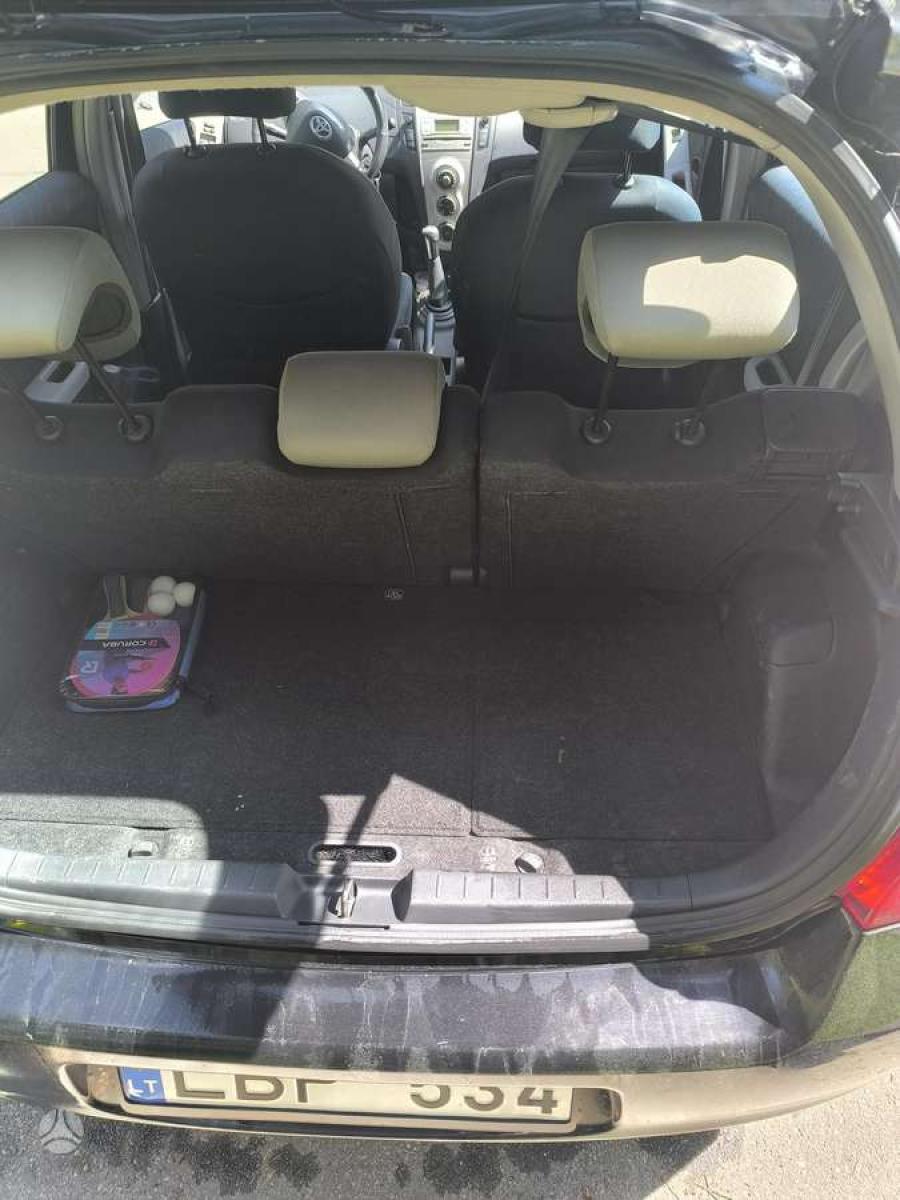 Black Toyota Yaris 2007 in Visaginas, with an engine capacity of 1.36 L and mileage of 300 thousand km for 1100 €, photo 6 on AUTOMOTO.COM.LV