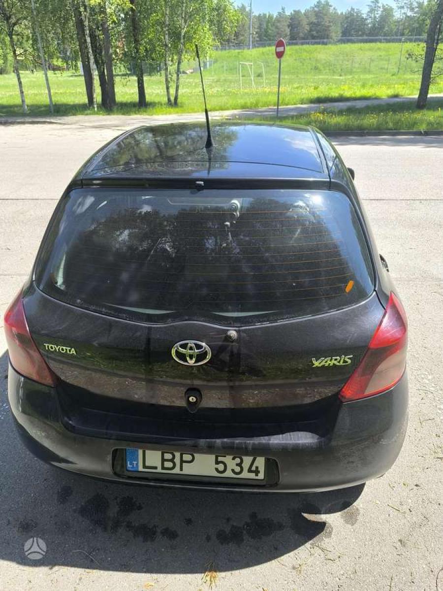 Black Toyota Yaris 2007 in Visaginas, with an engine capacity of 1.36 L and mileage of 300 thousand km for 1100 €, photo 9 on AUTOMOTO.COM.LV