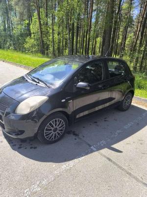 Black Toyota Yaris 2007 in Visaginas, with an engine capacity of 1.36 L and mileage of 300 thousand km for 1100 €, photo 11 on AUTOMOTO.COM.LV
