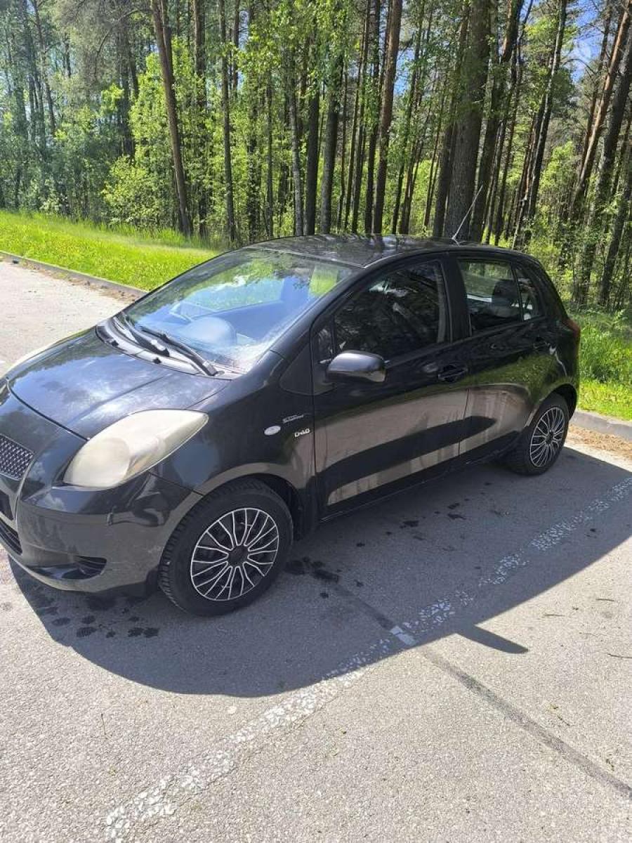 Black Toyota Yaris 2007 in Visaginas, with an engine capacity of 1.36 L and mileage of 300 thousand km for 1100 €, photo 11 on AUTOMOTO.COM.LV