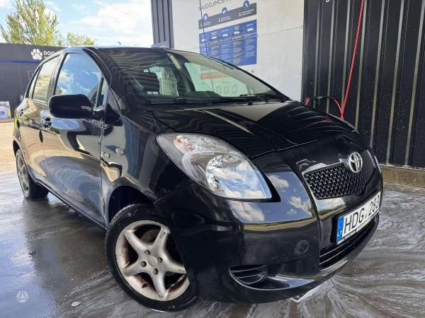 Melns Toyota Yaris 2007 Viļņa, ar dzinēja tilpumu 1.39 L un nobraukumu 275 tūkst. km par 1800 €, foto 1 vietnē AUTOMOTO.COM.LV