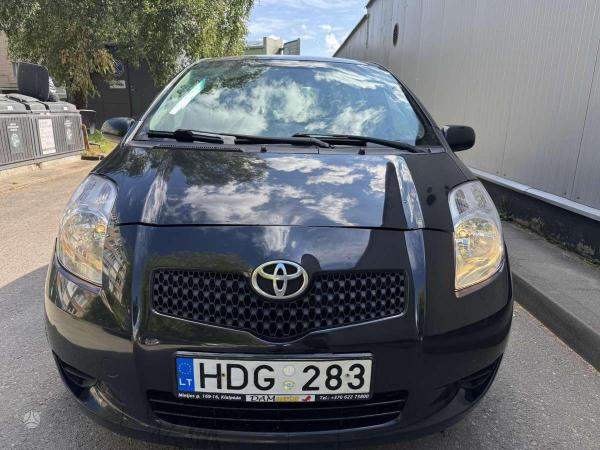 Melns Toyota Yaris 2007 Viļņa, ar dzinēja tilpumu 1.39 L un nobraukumu 275 tūkst. km par 1800 €, foto 3 vietnē AUTOMOTO.COM.LV