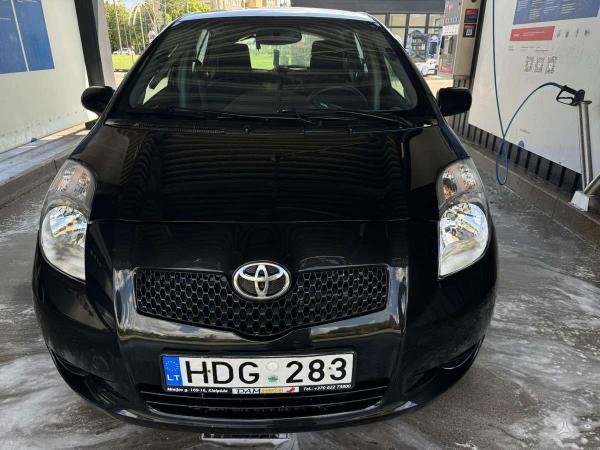 Melns Toyota Yaris 2007 Viļņa, ar dzinēja tilpumu 1.39 L un nobraukumu 275 tūkst. km par 1800 €, foto 4 vietnē AUTOMOTO.COM.LV