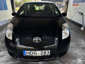 Melns Toyota Yaris 2007 Viļņa, ar dzinēja tilpumu 1.39 L un nobraukumu 275 tūkst. km par 1800 €, foto 5 vietnē AUTOMOTO.COM.LV