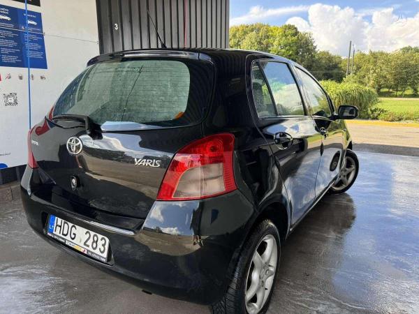 Melns Toyota Yaris 2007 Viļņa, ar dzinēja tilpumu 1.39 L un nobraukumu 275 tūkst. km par 1800 €, foto 6 vietnē AUTOMOTO.COM.LV