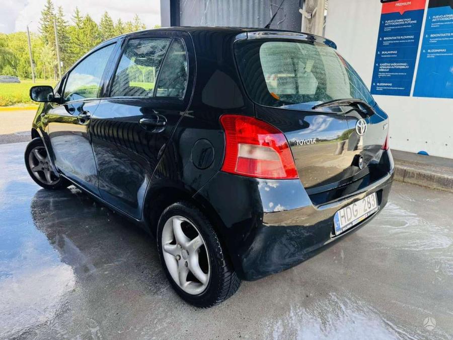 Melns Toyota Yaris 2007 Viļņa, ar dzinēja tilpumu 1.39 L un nobraukumu 275 tūkst. km par 1800 €, foto 8 vietnē AUTOMOTO.COM.LV
