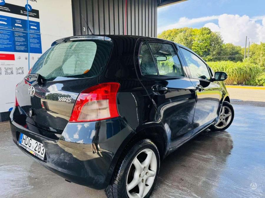 Melns Toyota Yaris 2007 Viļņa, ar dzinēja tilpumu 1.39 L un nobraukumu 275 tūkst. km par 1800 €, foto 11 vietnē AUTOMOTO.COM.LV