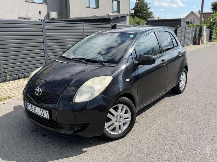 Melns Toyota Yaris 2007 Kauņa, ar dzinēja tilpumu 1.36 L un nobraukumu 265 tūkst. km par 1250 €, foto 1 vietnē AUTOMOTO.COM.LV