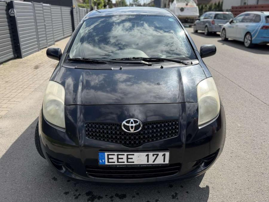 Melns Toyota Yaris 2007 Kauņa, ar dzinēja tilpumu 1.36 L un nobraukumu 265 tūkst. km par 1250 €, foto 4 vietnē AUTOMOTO.COM.LV