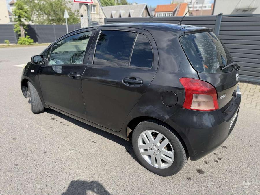 Melns Toyota Yaris 2007 Kauņa, ar dzinēja tilpumu 1.36 L un nobraukumu 265 tūkst. km par 1250 €, foto 10 vietnē AUTOMOTO.COM.LV
