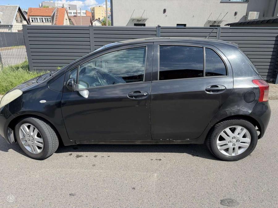 Melns Toyota Yaris 2007 Kauņa, ar dzinēja tilpumu 1.36 L un nobraukumu 265 tūkst. km par 1250 €, foto 11 vietnē AUTOMOTO.COM.LV